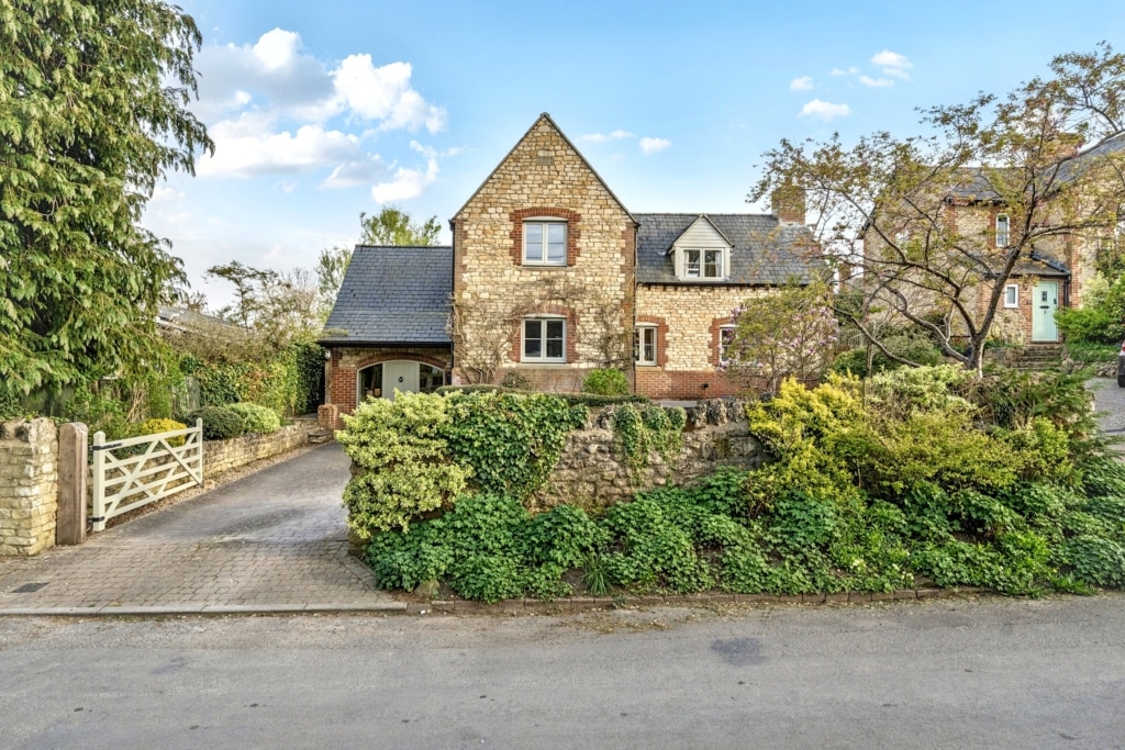 Oxford Square, Watchfield, Swindon, SN6 - Richard James Estate Agents
