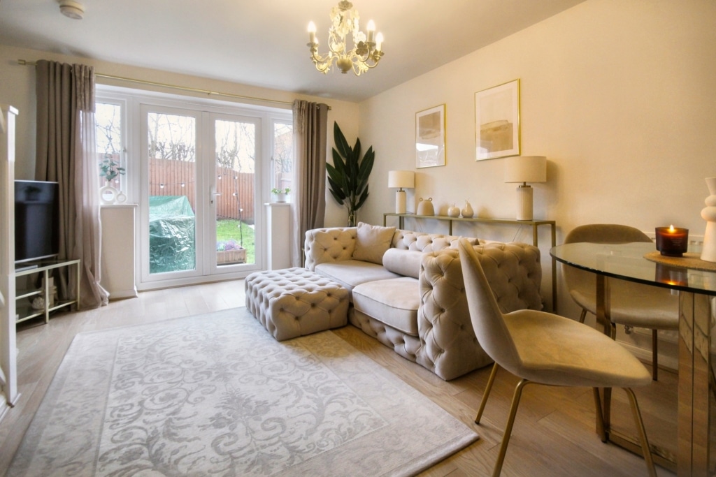 Clapham Close, Moredon, SN2 - Richard James Estate Agents