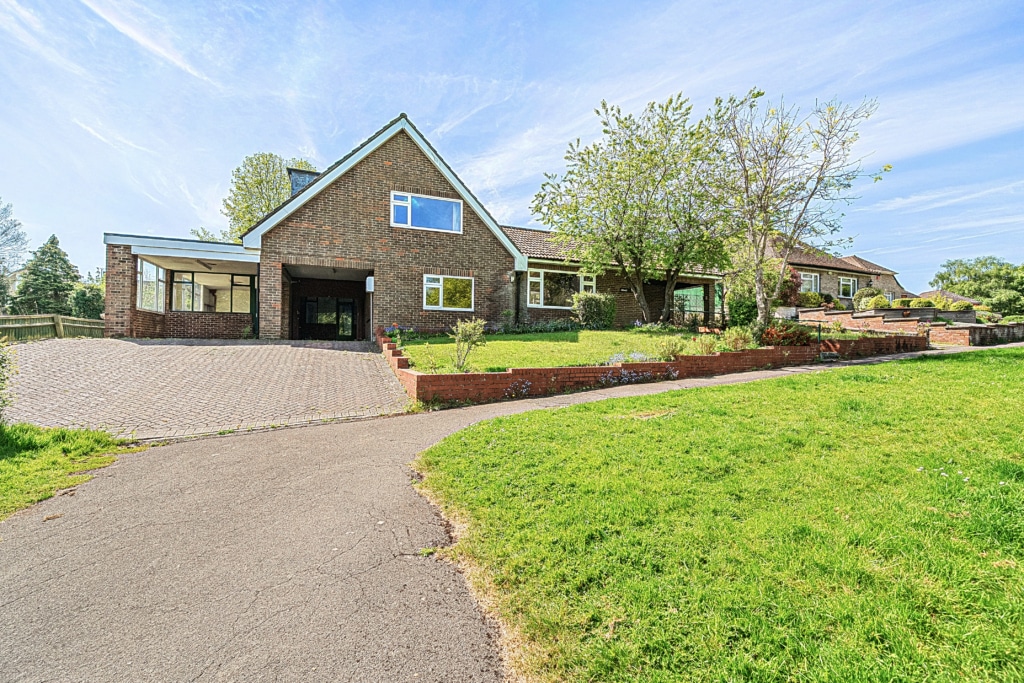 Lakeside, Swindon, SN3 - Richard James Estate Agents