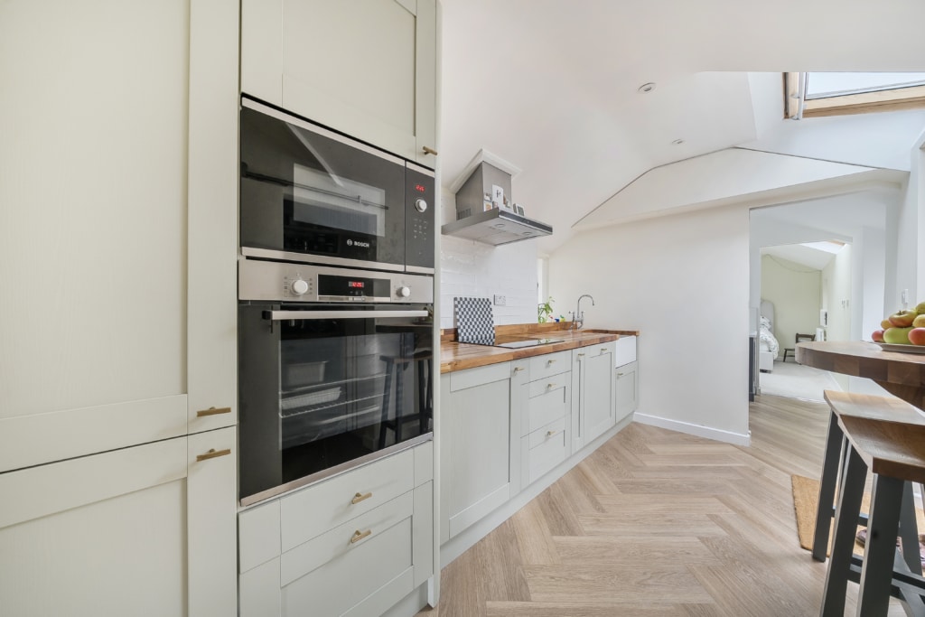 Longcot Road, Shrivenham, Swindon, SN6 - Richard James Estate Agents