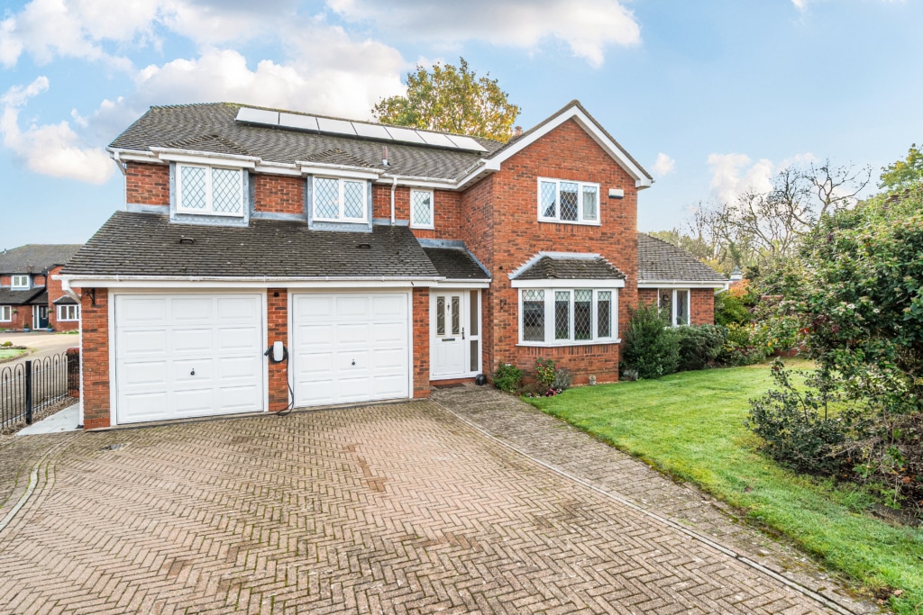 Newmeadow Copse, Peatmoor, Swindon, SN5 5AQ - Richard James Estate Agents