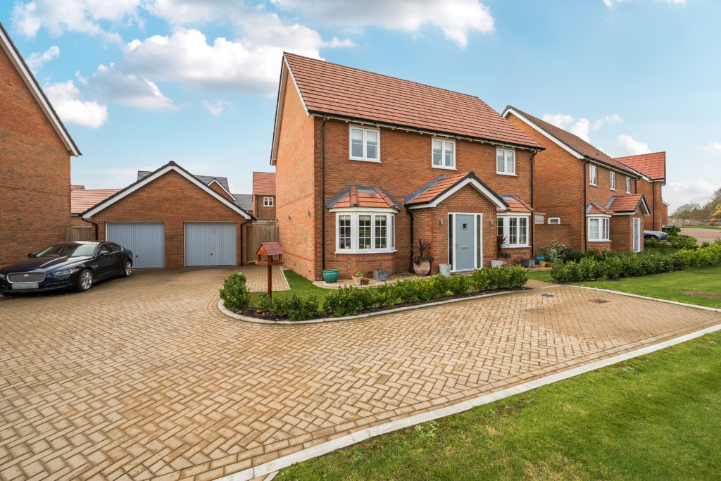 Prince Drive, Shrivenham, Swindon, SN6 - Richard James Estate Agents