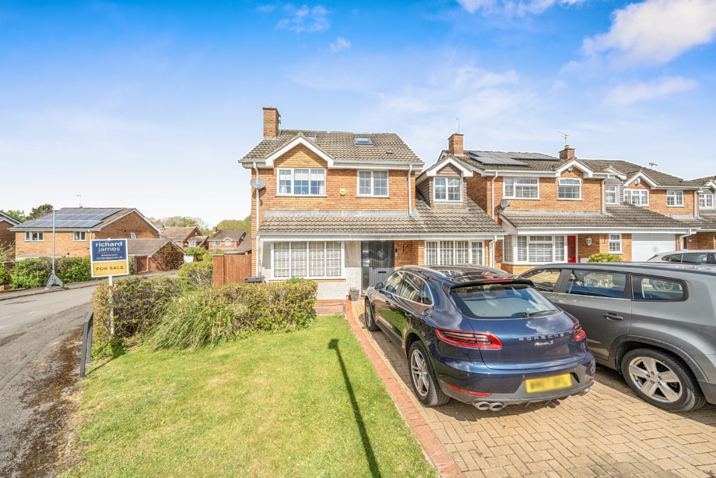 Grosmont Drive, Toothill, Swindon, SN5 - Richard James Estate Agents